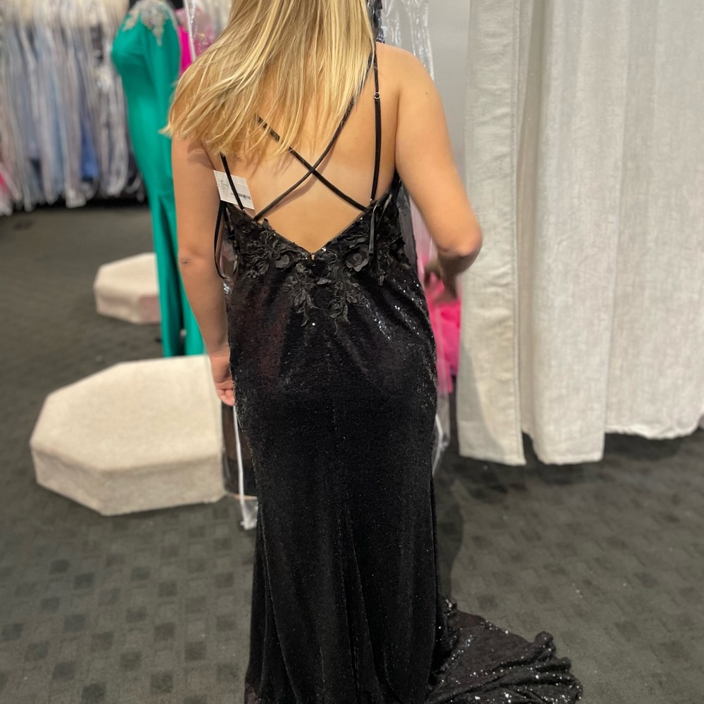 Black Prom Dress, Flowers And Glitter Along The Front… - Gem